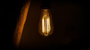 照明器具をLEDに交換するメリットとは？方法や注意点も解説 - Bizcan